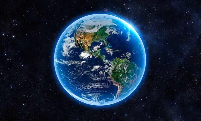 Why Does The Earth Look Blue From Space? - JournalHow
