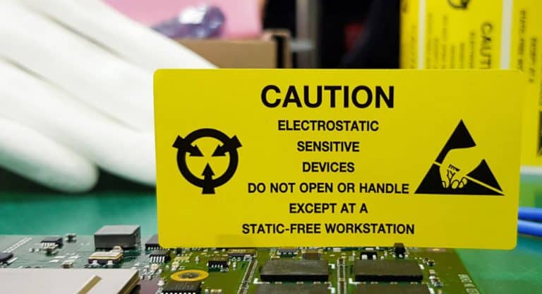 How To Ground Yourself When Building A PC? - JournalHow